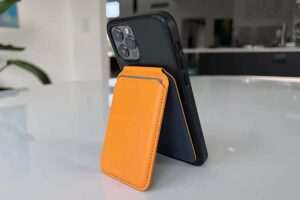 8 Best MagSafe Wallets to Store Cash in 2024 - MagSafeHub