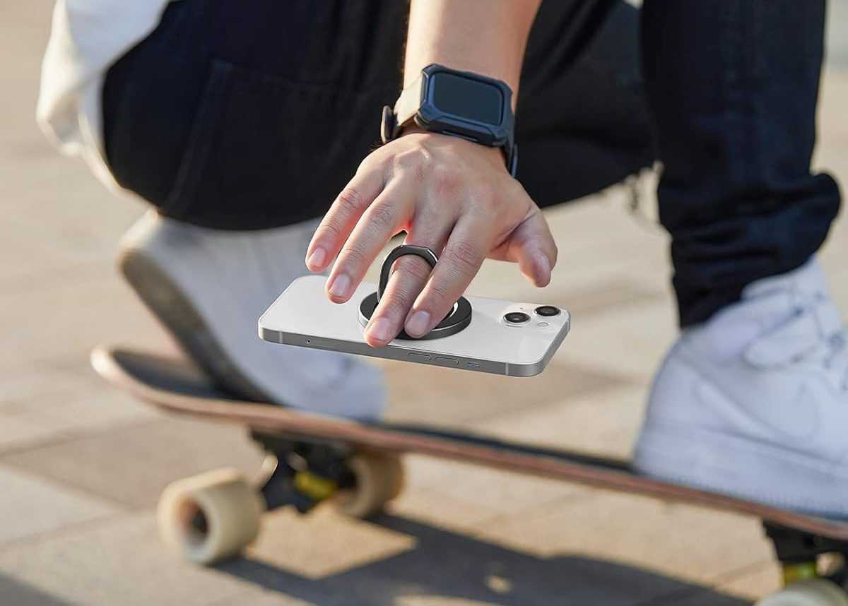 10 Highly-Rated MagSafe Camera Grips for Taking Great Photos